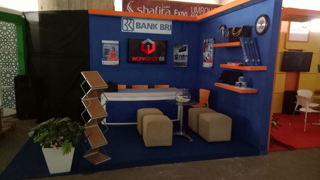 Booth Bank BRI Raih Juara Stand Terbaik Gresik Fair 2017 di GOR Joko ...